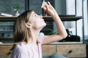 Naphazoline là thuốc gì? Công dụng và liều dùng • Hello Bacsi