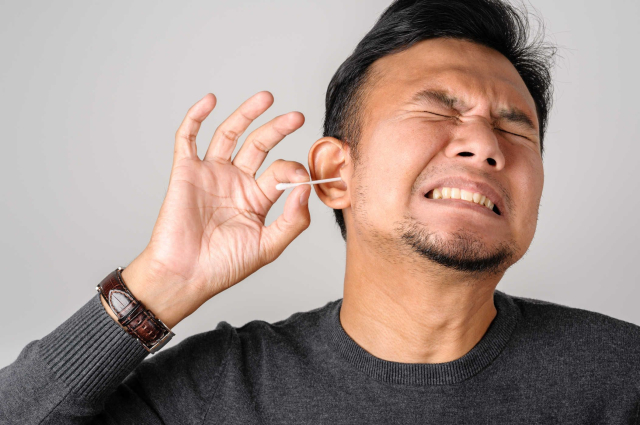 Ráy tai thế nào là bình thường? Có nên lấy ráy tai? Khi nào nên lấy?