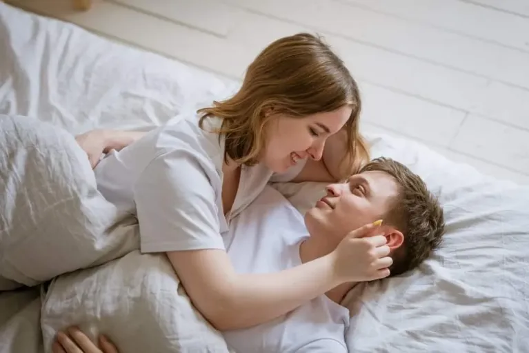 Màn dạo đầu trước khi quan hệ: Lợi ích và lưu ý • Hello Bacsi