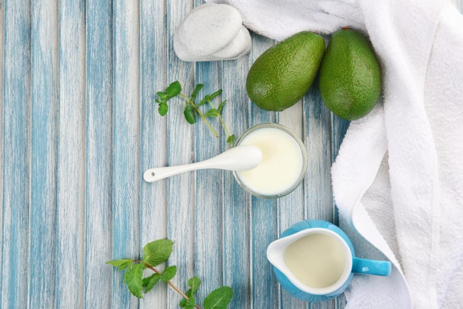 10 cách làm mặt nạ bơ giúp dưỡng trắng da, trị mụn hiệu quả