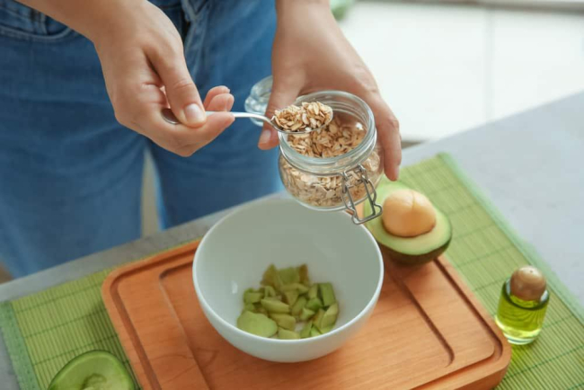 10 cách làm mặt nạ bơ giúp dưỡng trắng da, trị mụn hiệu quả