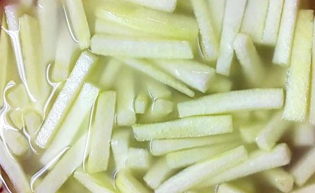 Cách làm mứt bí đao thanh mát, giòn ngon đãi khách
