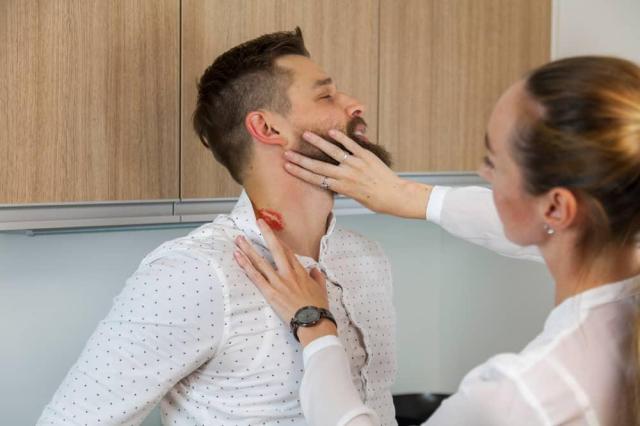 Vết cắn yêu hickey có nguy hiểm không? • Hello Bacsi