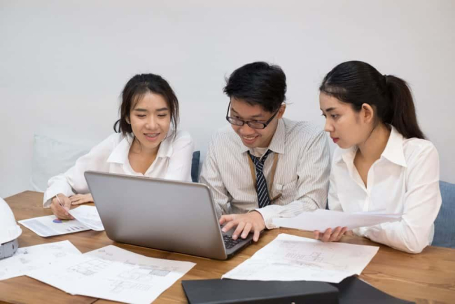 áp lực đồng trang lứa ảnh hưởng thế nào đến tâm lý? • Hello Bacsi