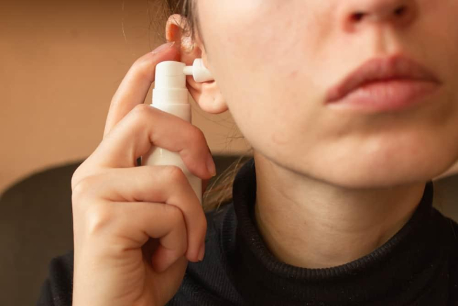 Lấy ráy tai bị chảy máu có sao không? cách xử lý khi ngoáy tai chảy