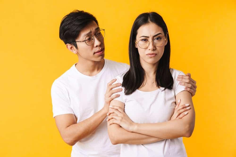 Yellow Flag là gì? Dấu hiệu "cờ vàng" trong mối quan hệ • Hello Bacsi